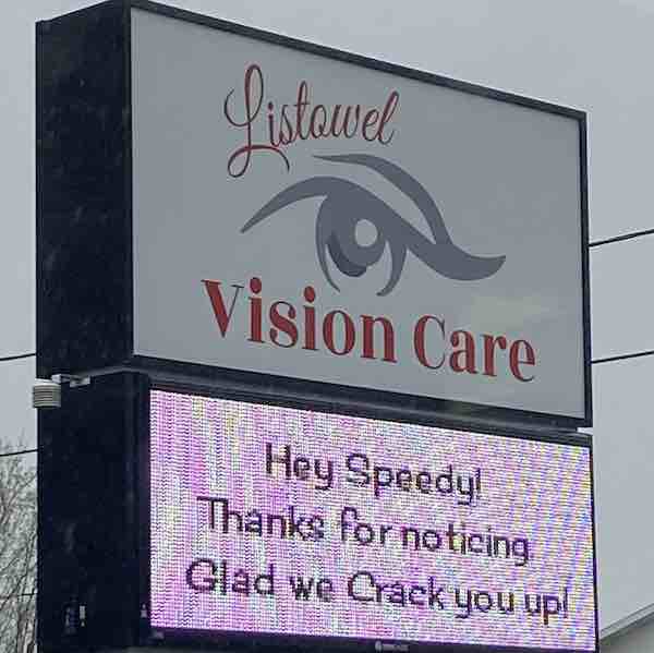 Funny Sign Wars In Small Town Bring Smiles To People's Faces Around The ...